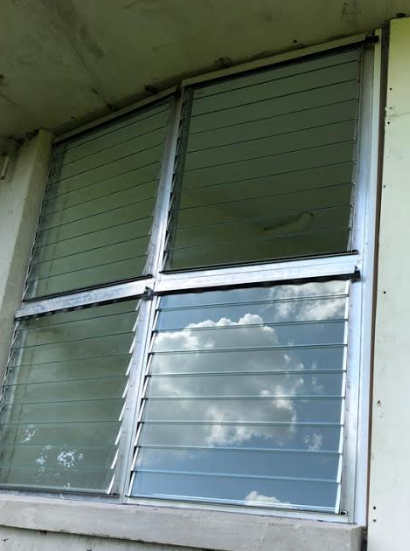 Standard Jalousie Window ("crank" opening window, old fashioned window ...